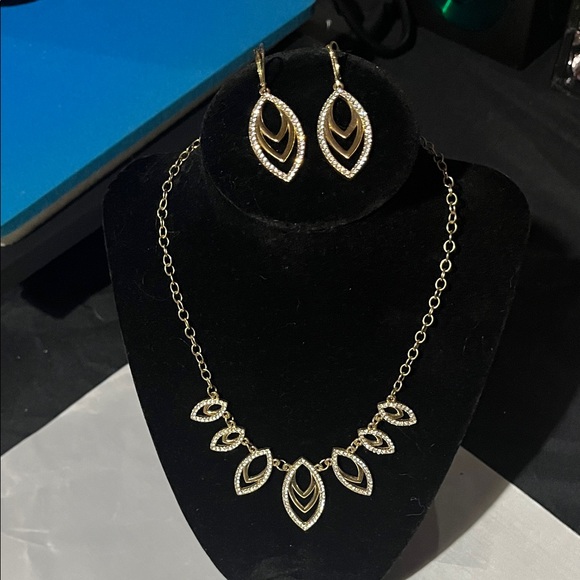 Jewelry | Elegant Gold Leaf Jewelry Set | Poshmark